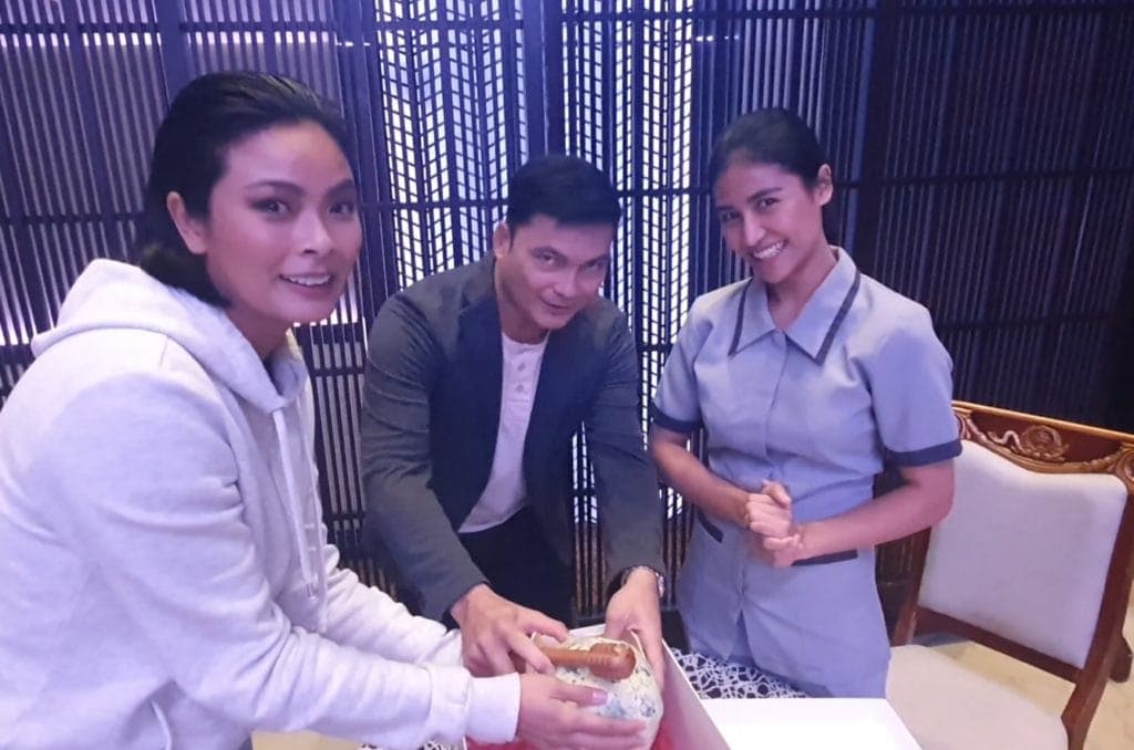 ‘First Yaya’ stars take the first crack at Manila Hotel’s mystery egg ...