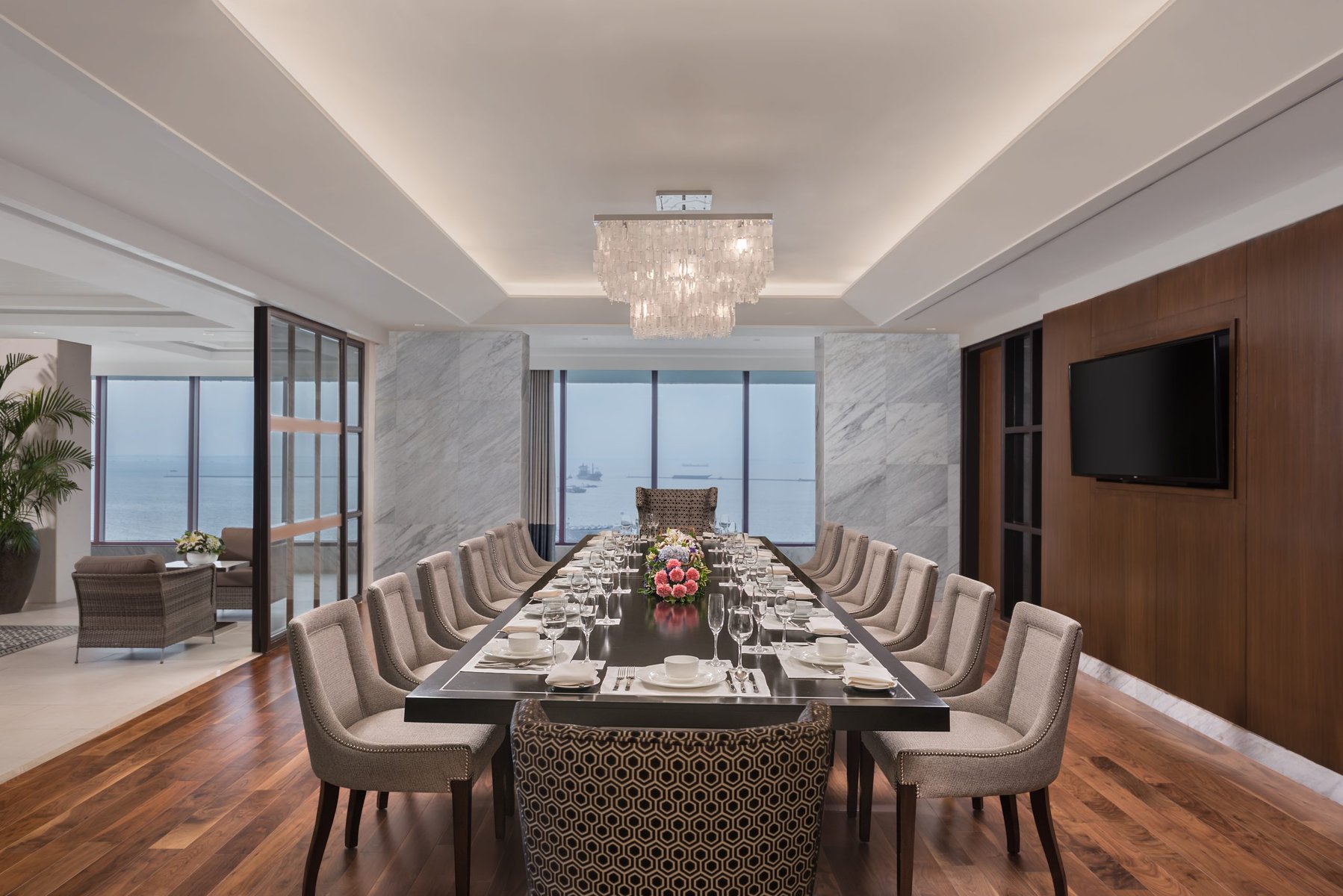 Unparalleled Luxury at the Presidential Suite - The Manila Hotel